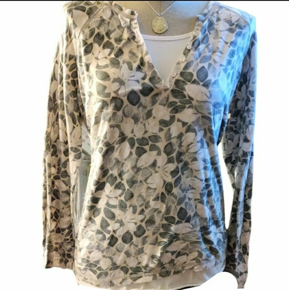 Liz Claiborne | Tops | Liz Claiborne Top | Poshmark